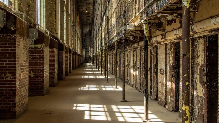 13 Eerie Asylums Around The World Where The Doors Are Still Open To ...