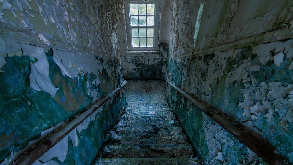 13 Eerie Asylums Around The World Where The Doors Are Still Open To ...