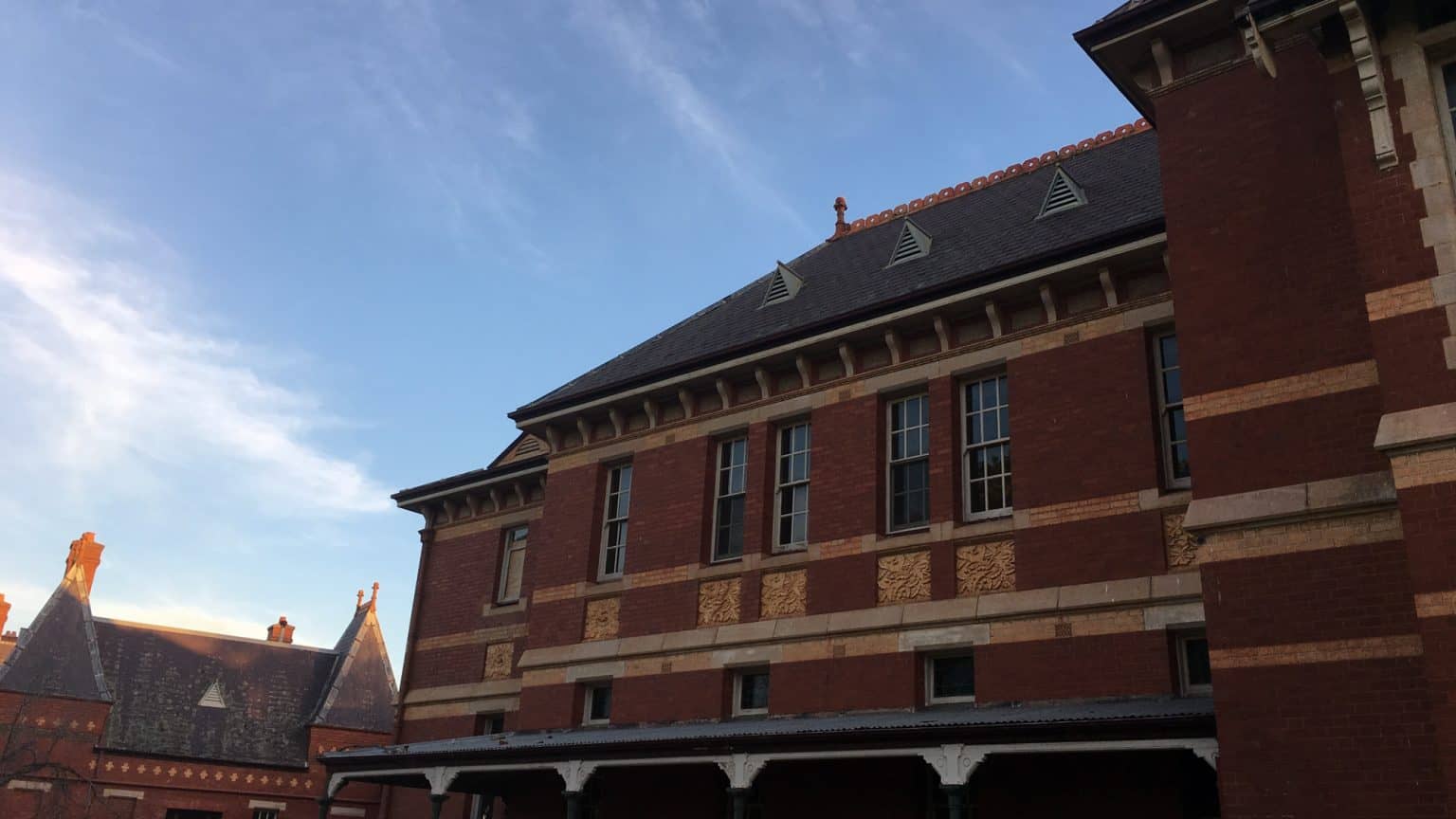 13 Eerie Asylums Around The World Where The Doors Are Still Open To ...