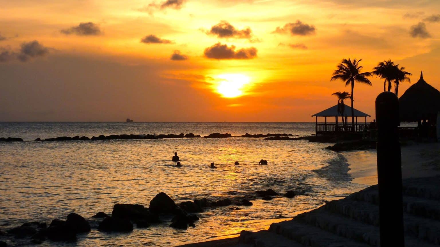 14 Colorful And Unexpected Things That Show Why Curacao Is So Hard To ...