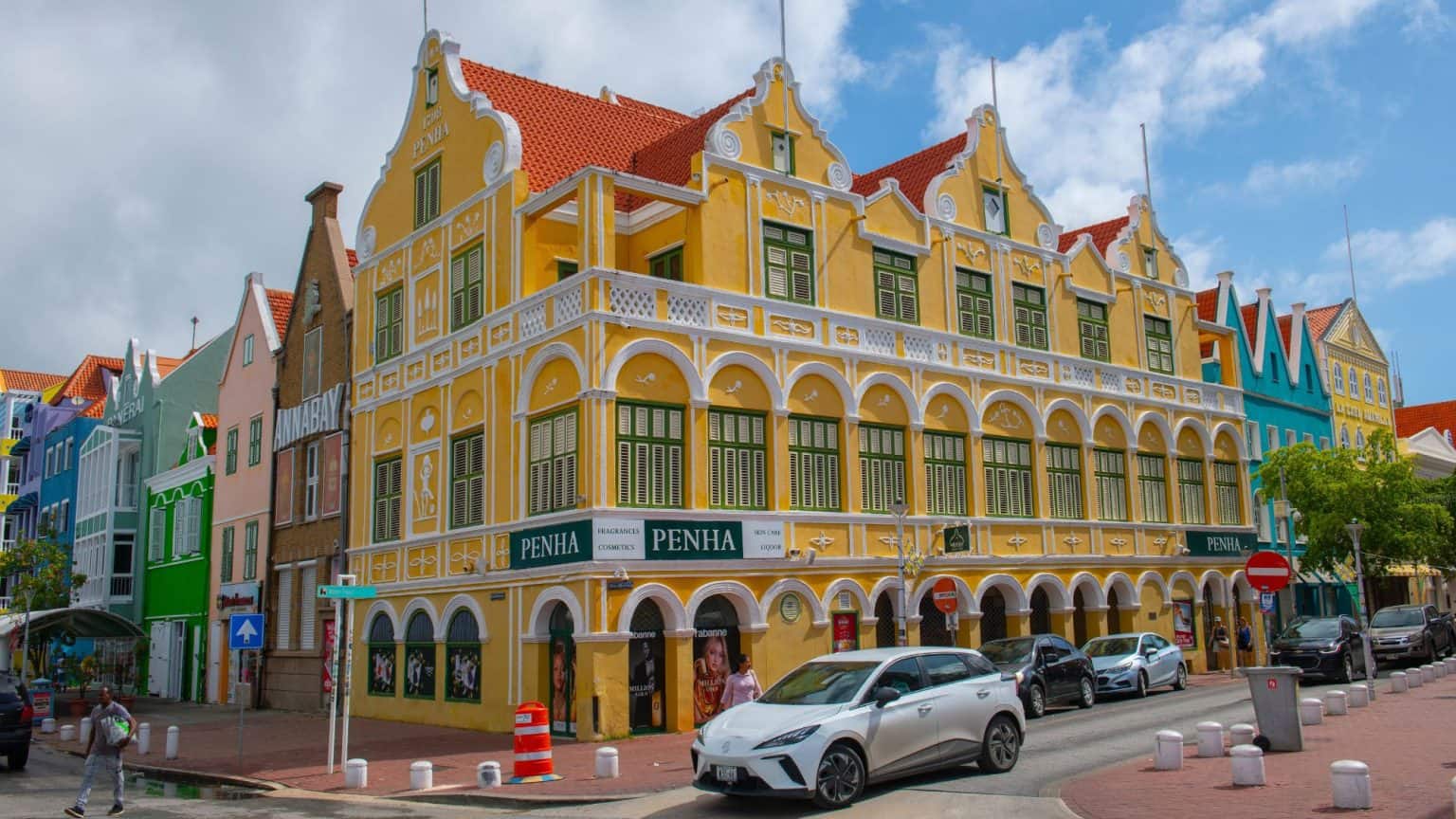 14 Colorful And Unexpected Things That Show Why Curacao Is So Hard To ...