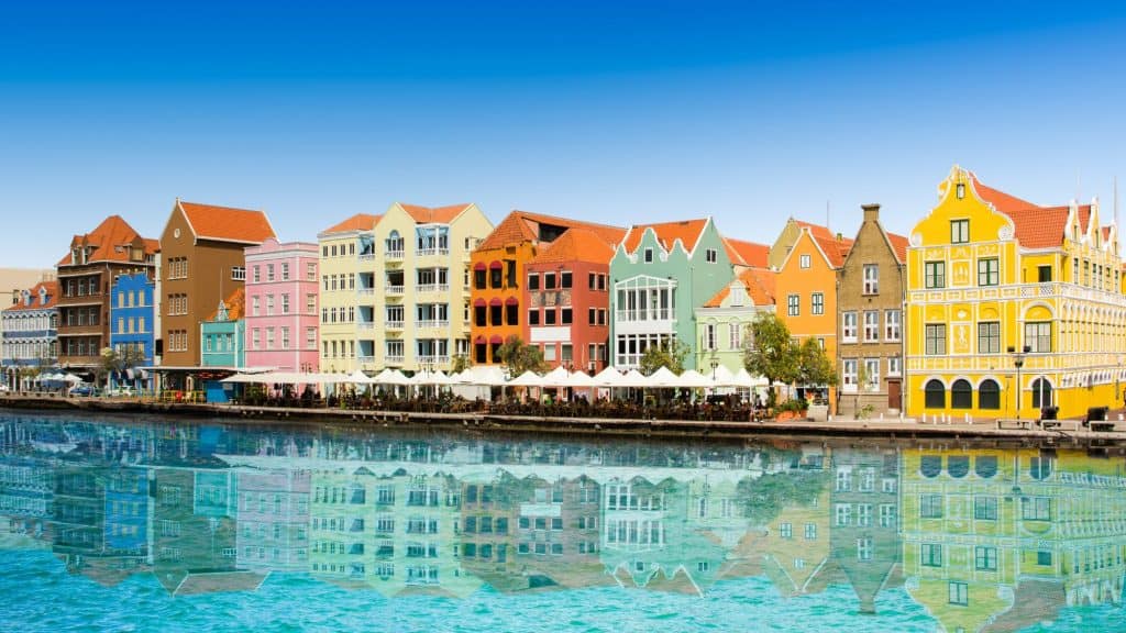 14 Colorful And Unexpected Things That Show Why Curacao Is So Hard To ...