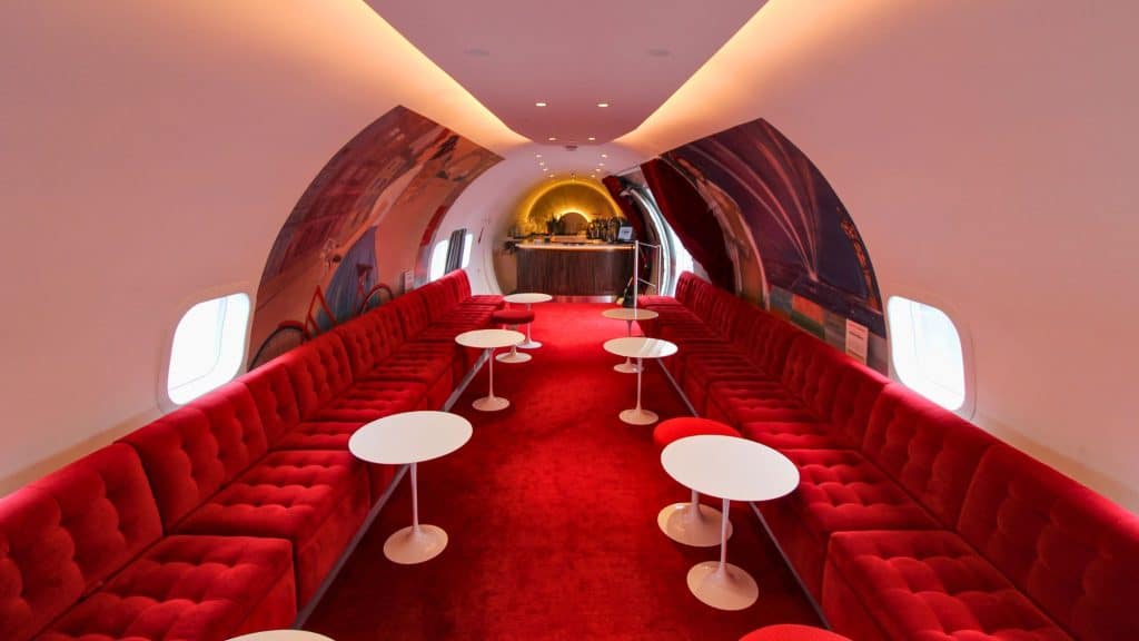 Step Inside This Retro NYC Hotel That Feels Like 1962 — And It’s Unlike ...